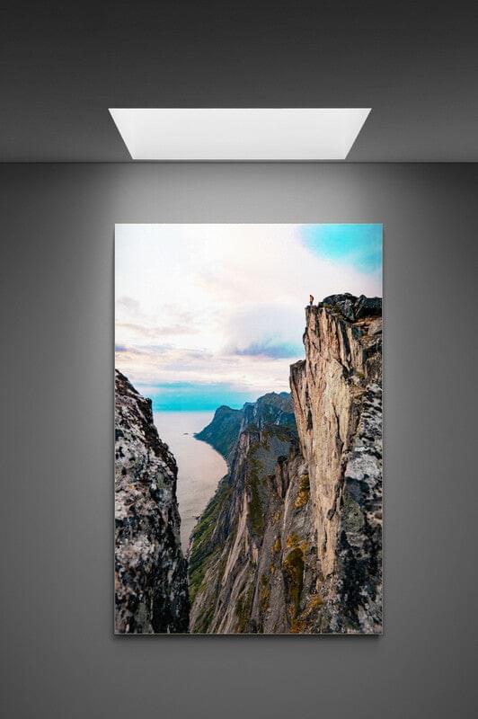 Canvas Adrenalina la varful stancii pe insula Senja – FAINART